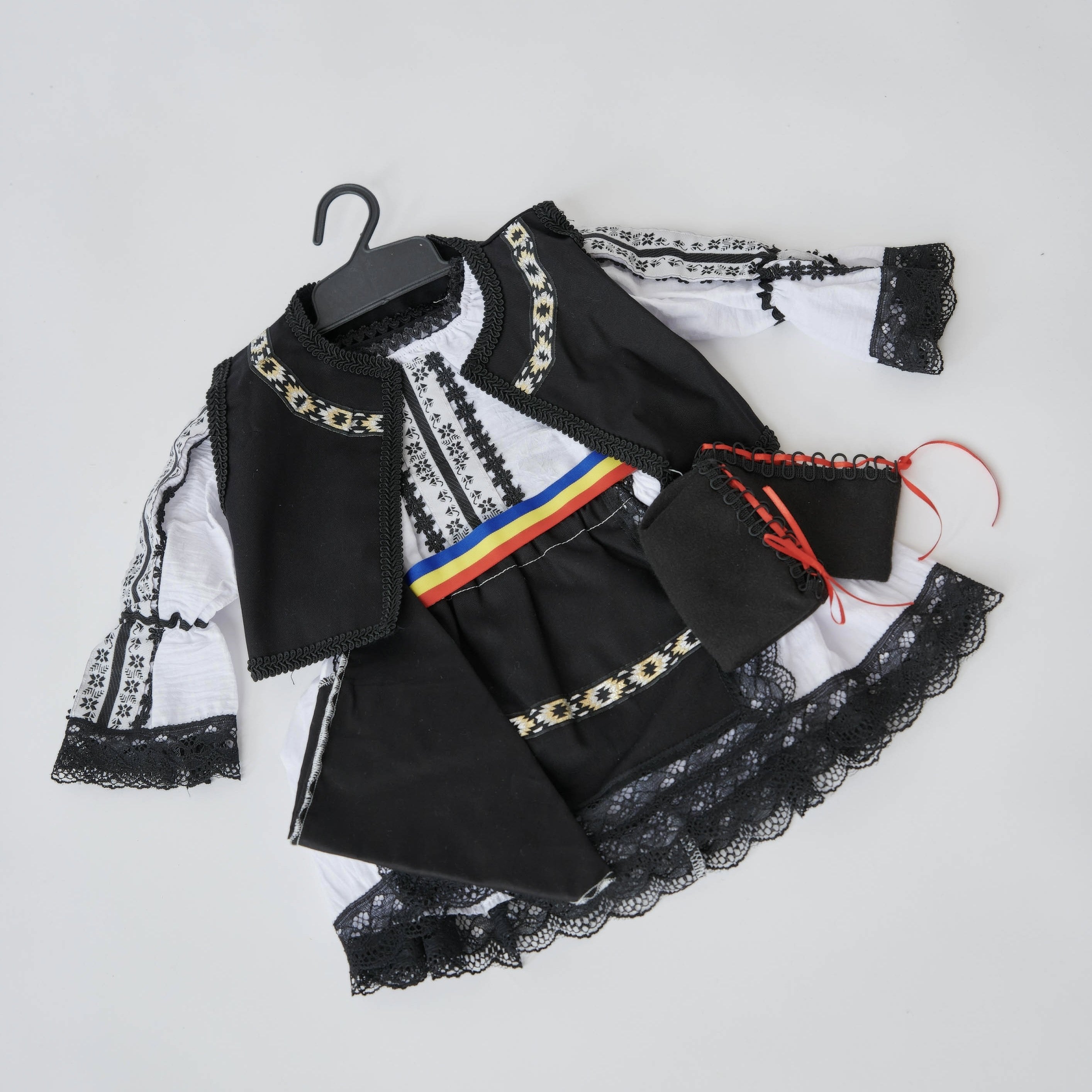 Costum Traditional – IE Nationala